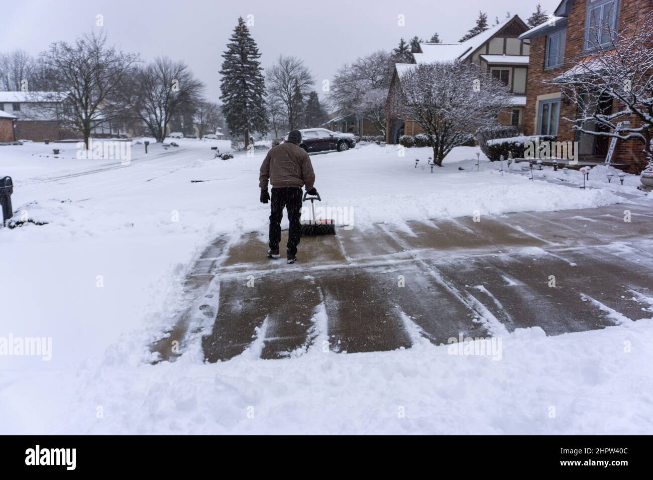 Elderly man falling hi-res stock photography and images - Alamy
