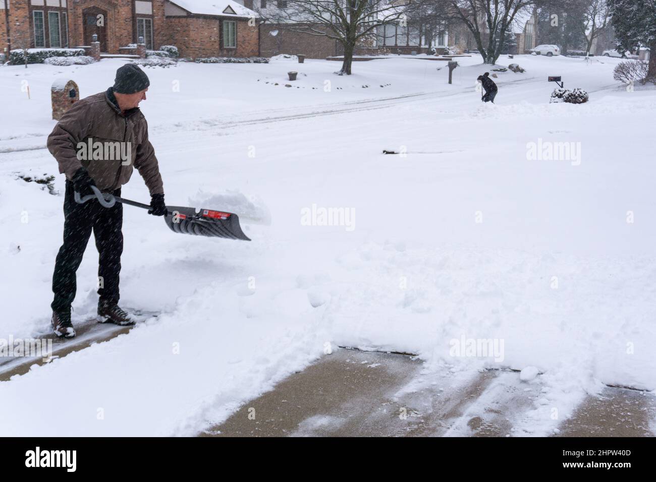 Old man shoveling snow hi-res stock photography and images - Alamy