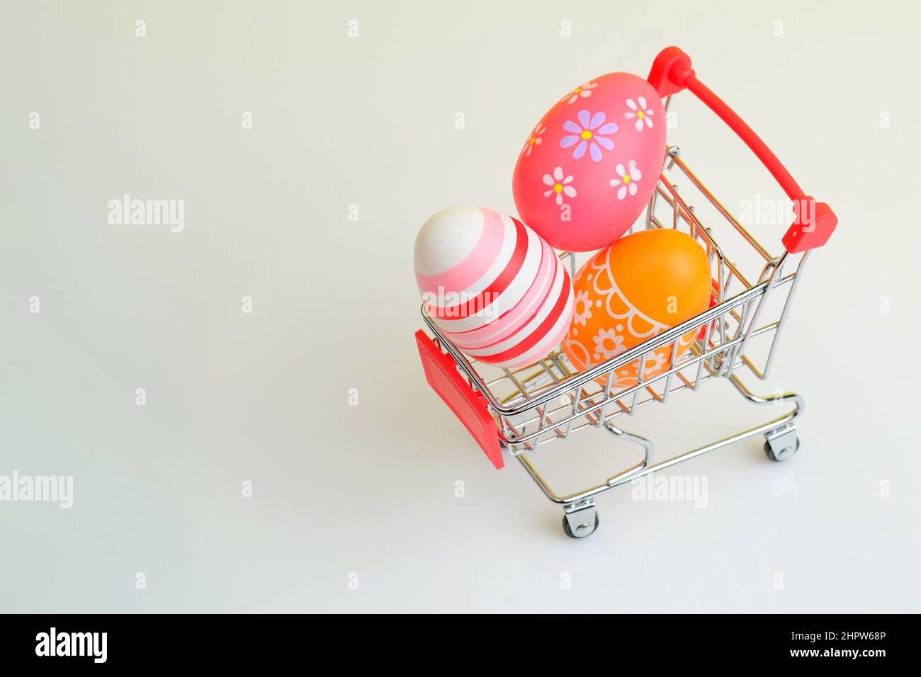 Shopping trolley with Easter eggs Stock Photo - Alamy