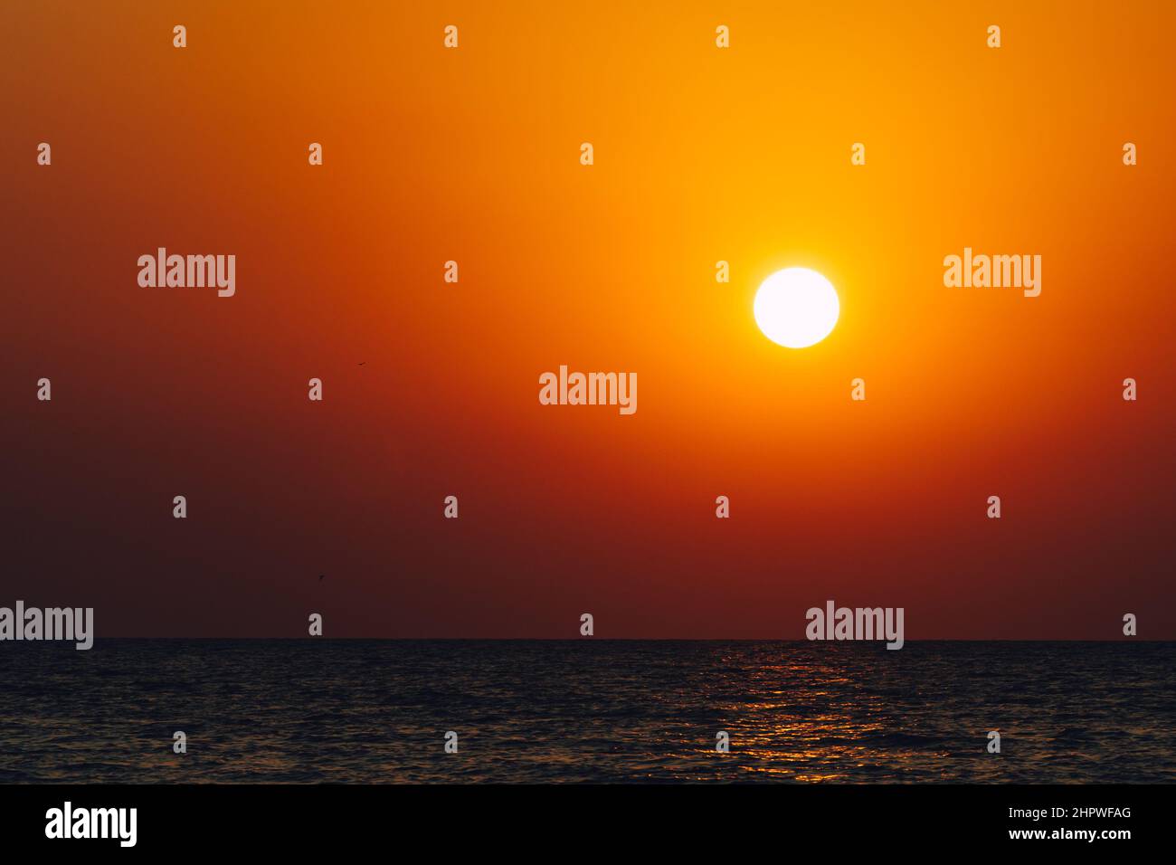Dramatic vibrant sun over ocean Stock Photo - Alamy