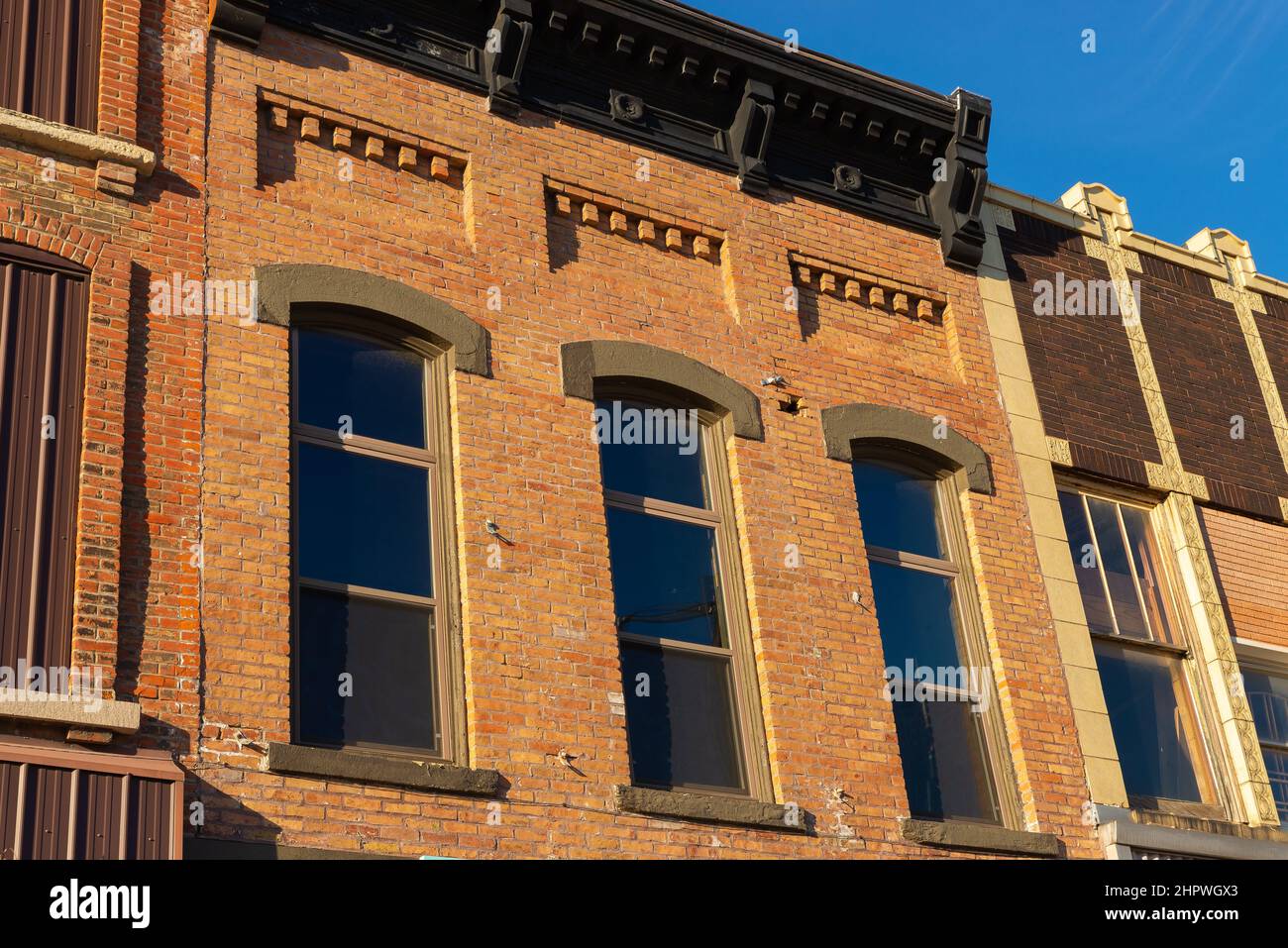 Old brick building in Midwest city on a beautiful sunny afternoon Stock ...
