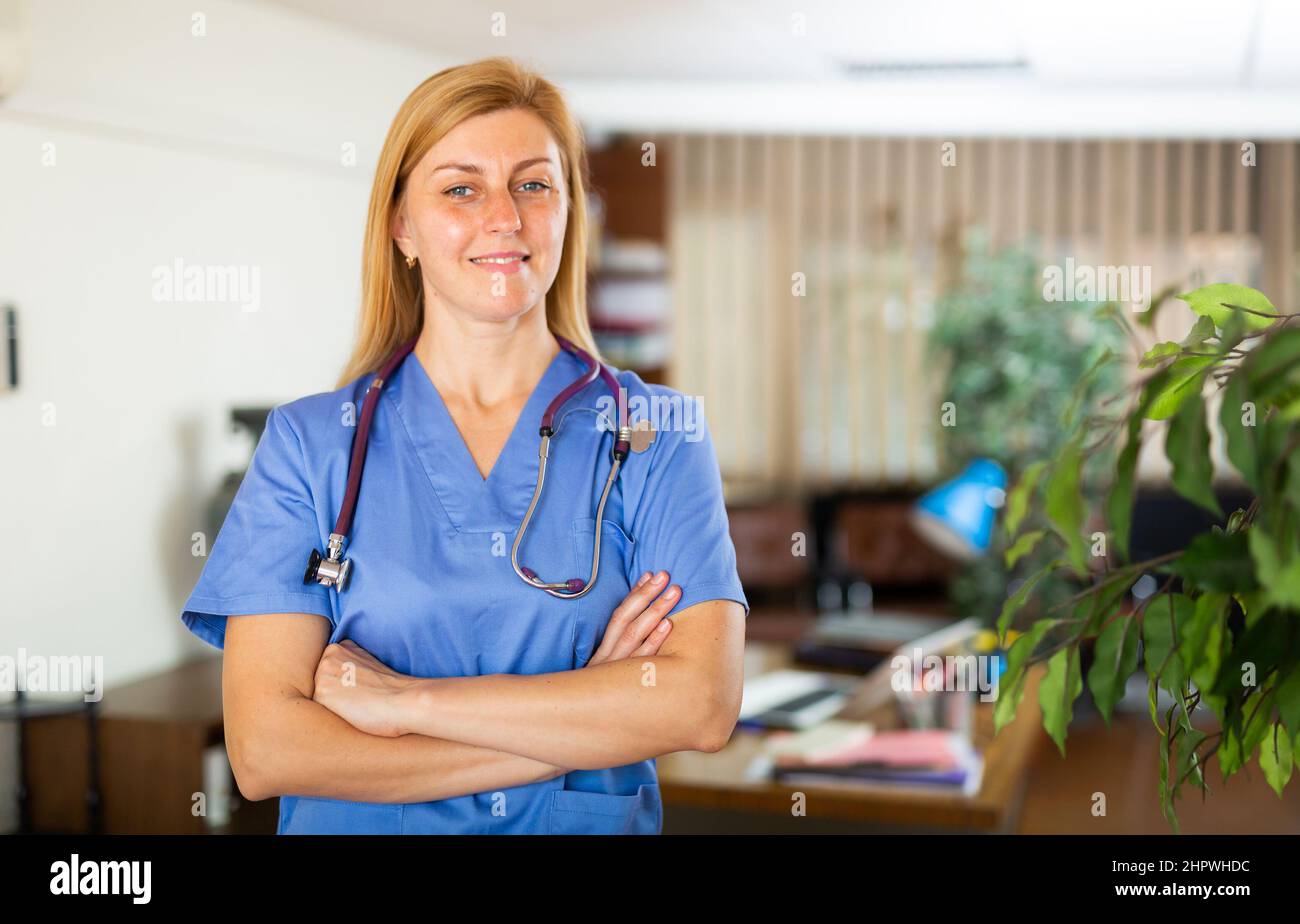 Female doctor assistant standing in medical office Stock Photo - Alamy