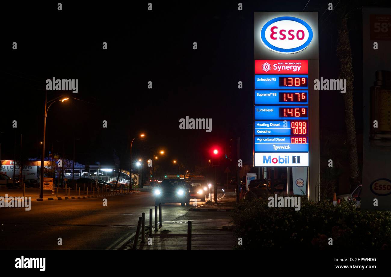 Esso logo and prices hi-res stock photography and images - Alamy