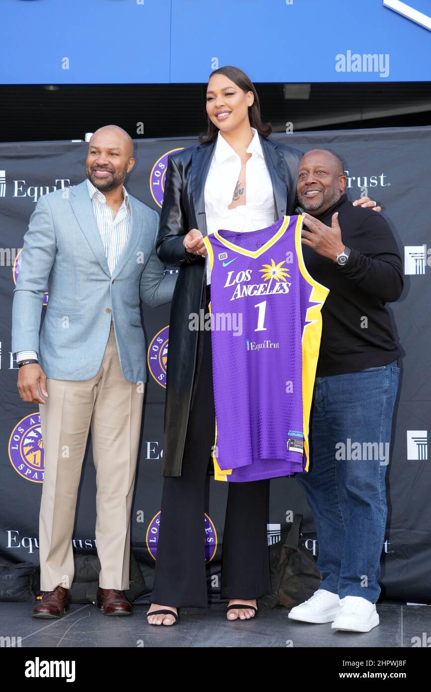 Liz Cambage (center) poses with Los Angeles Sparks general manager and ...