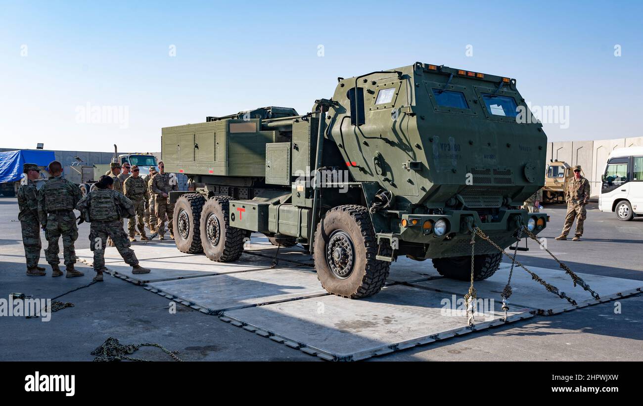 A U.S. Army M-142 Highly Mobile Artillery Rocket System (HIMARS ...