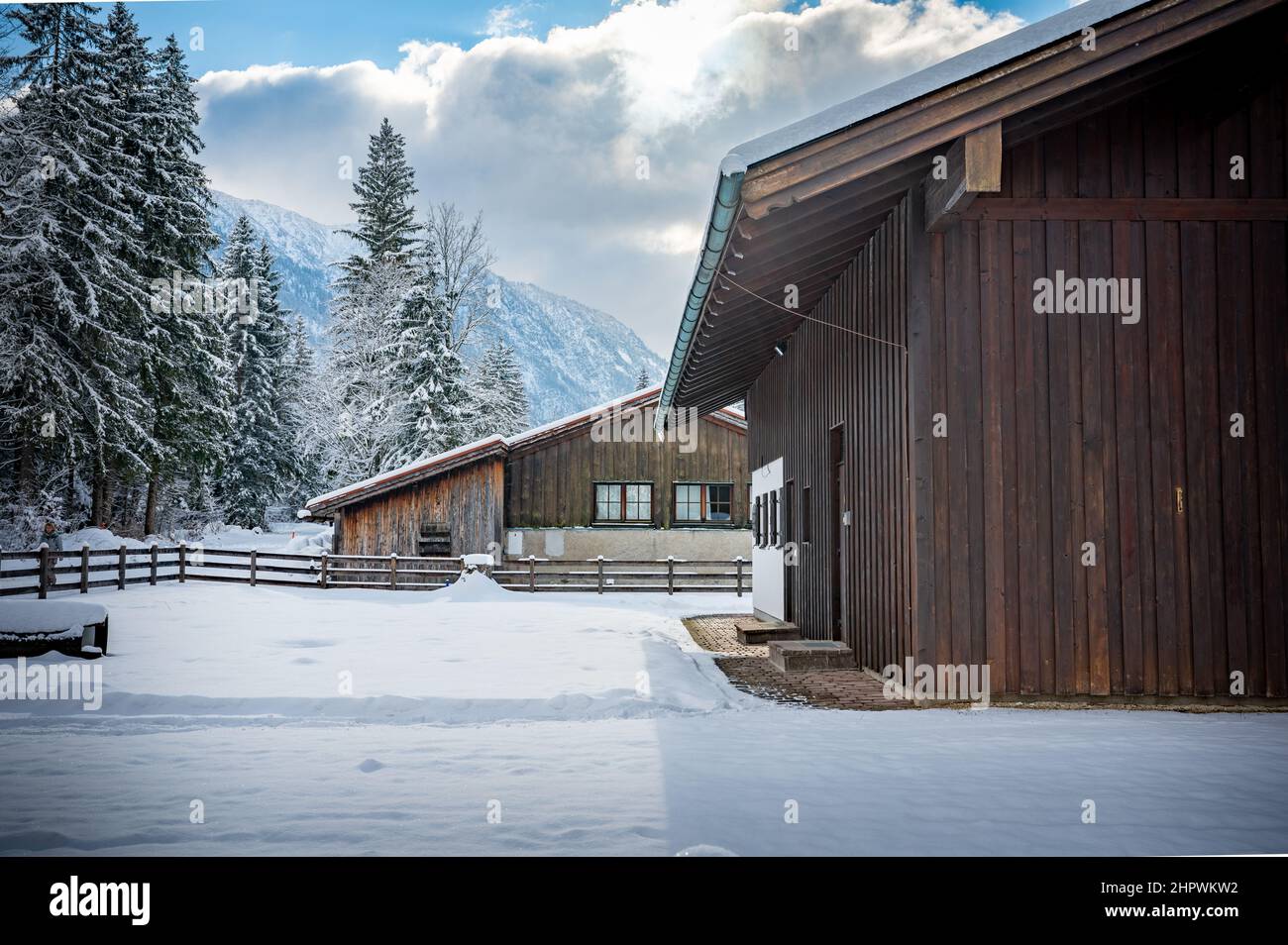 Beautiful buildings in the countryside hi-res stock photography and ...