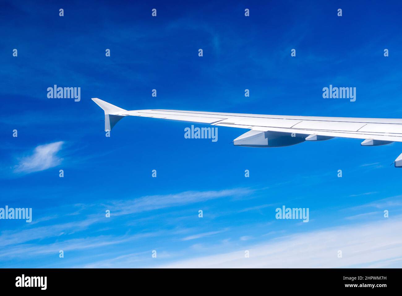 wing of aircraft in the blue sky Stock Photo - Alamy
