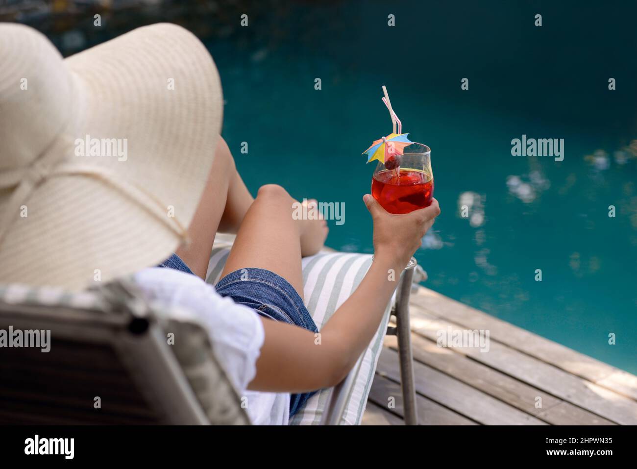 Person reading in pool hi-res stock photography and images - Alamy
