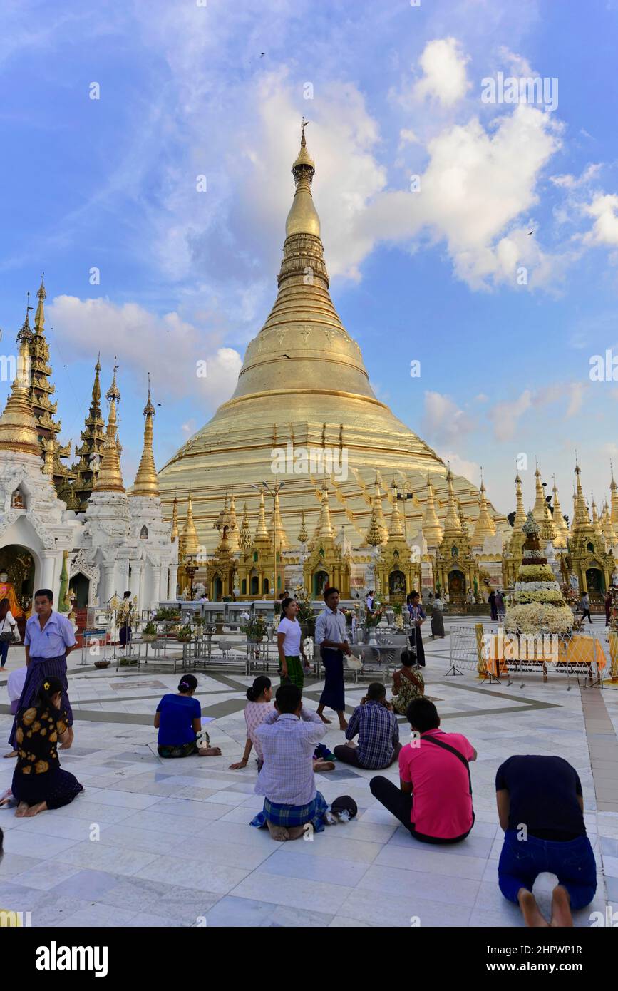 Main Square, Shwedagon Pagoda, Yangon, Myanmar Stock Photo - Alamy