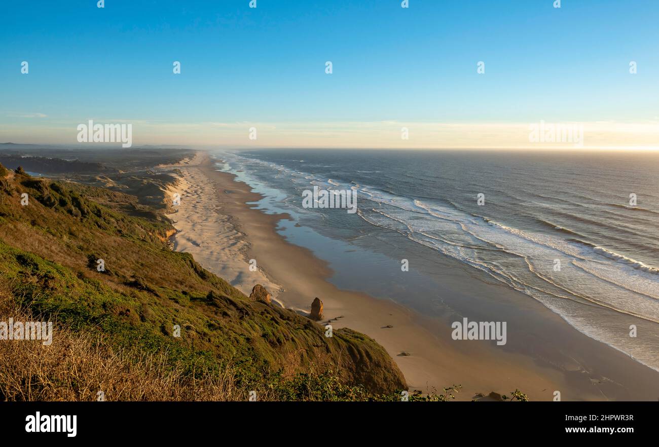 View over Baker Beach, coastal landscape with long sandy beach and ...