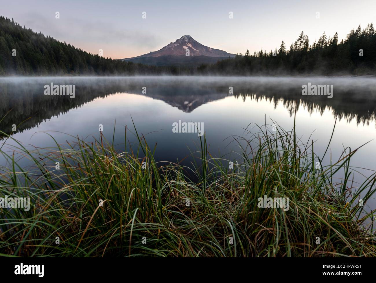 Reflection of Mt Hood volcano in Trillium Lake, at sunrise, Oregon, USA ...