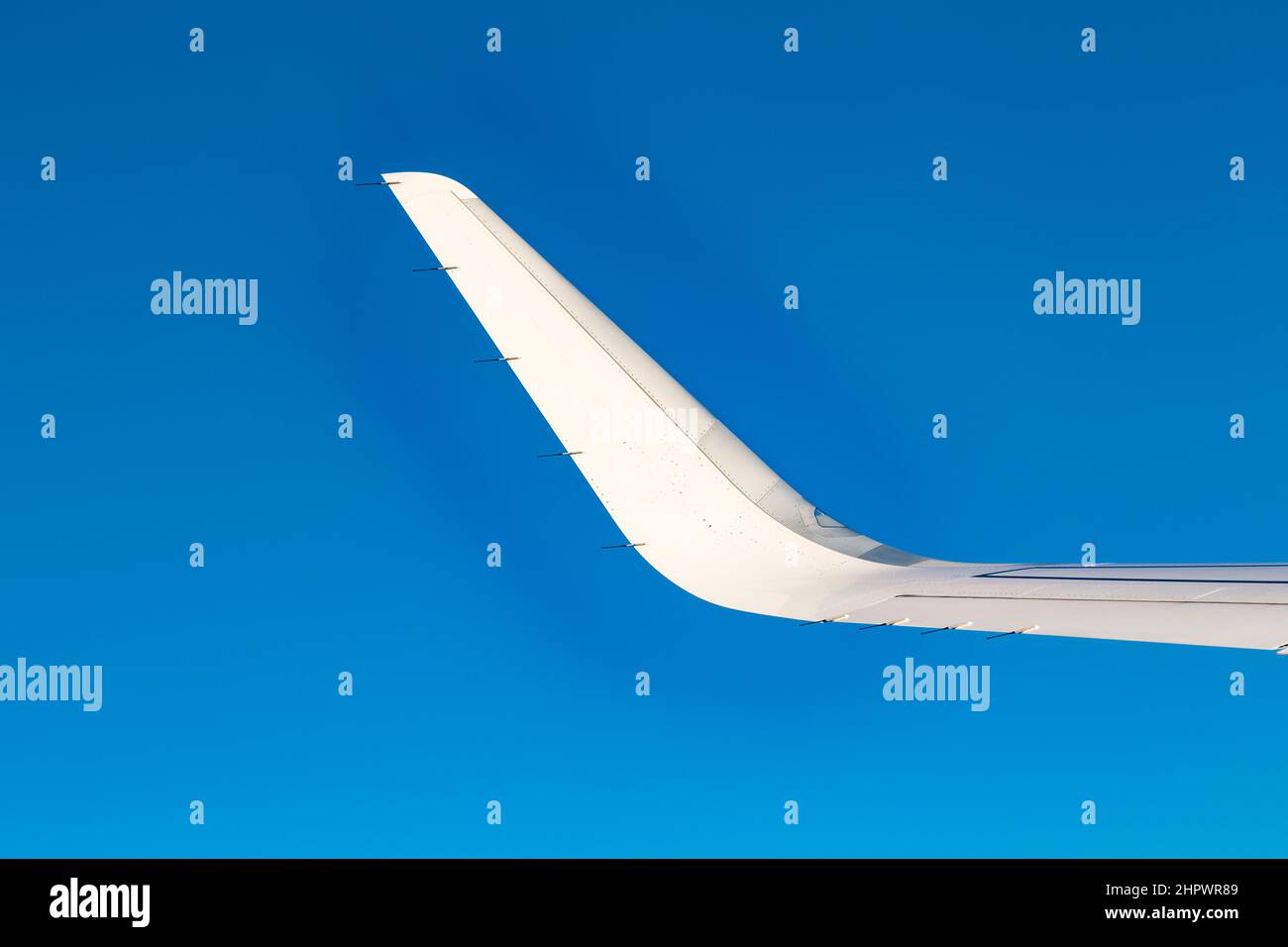 Aircraft wing clear blue hi-res stock photography and images - Alamy