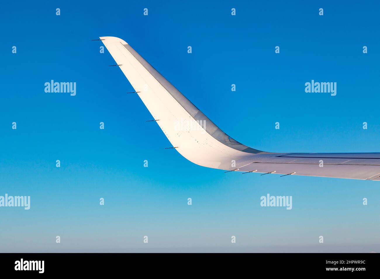 Clouds under wing aircraft hi-res stock photography and images - Alamy