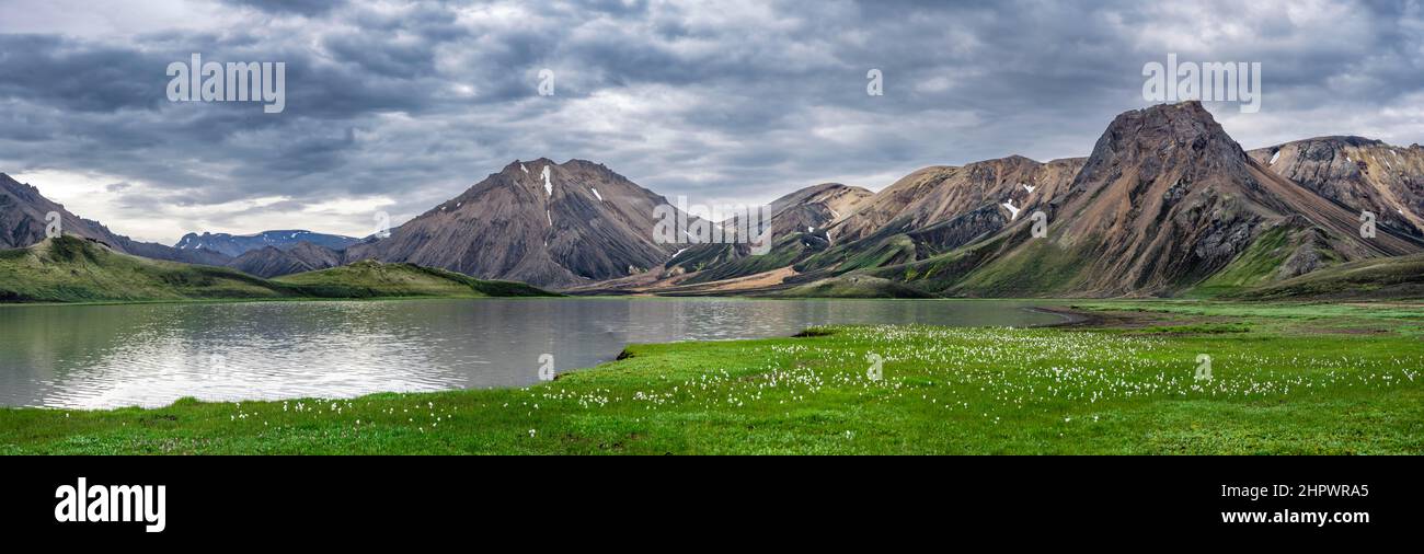 Iceland lake mountains landscape hi-res stock photography and images ...