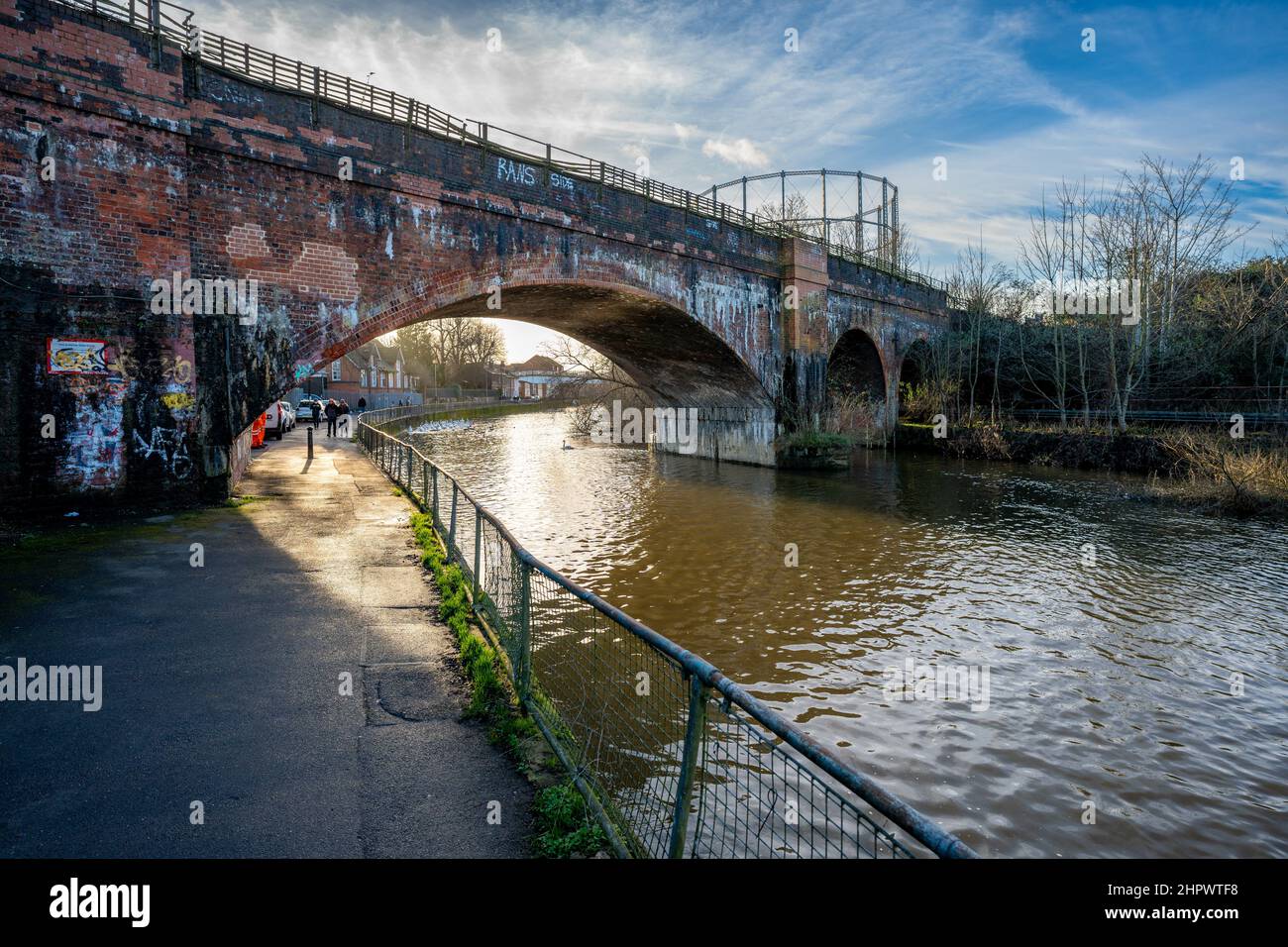 Great Western Railway bridge across the river Kennet Stock Photo - Alamy