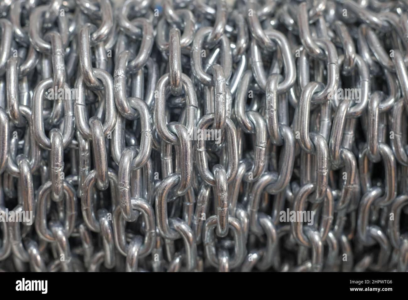 Iron and steel chains. Cell geometry of steel chains Stock Photo - Alamy