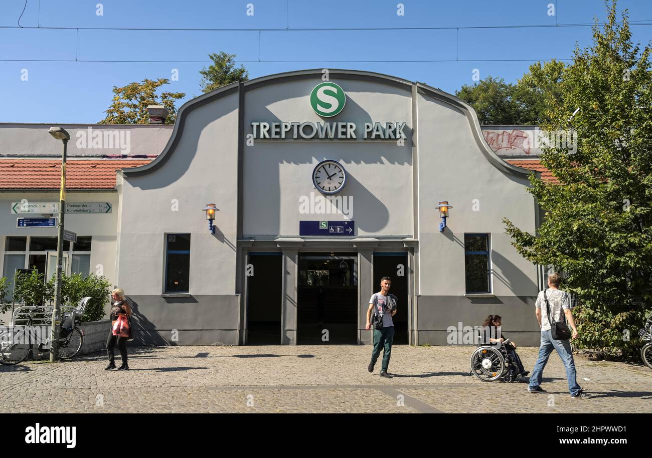 Treptower Park S-Bahn station, Treptow-Koepenick, Berlin, Germany Stock ...