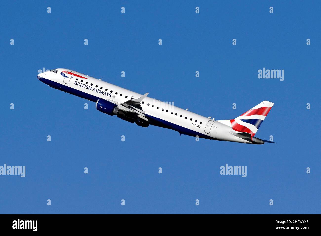 Aircraft British Airways, Embraer ERJ-190, G-LCYL Stock Photo - Alamy
