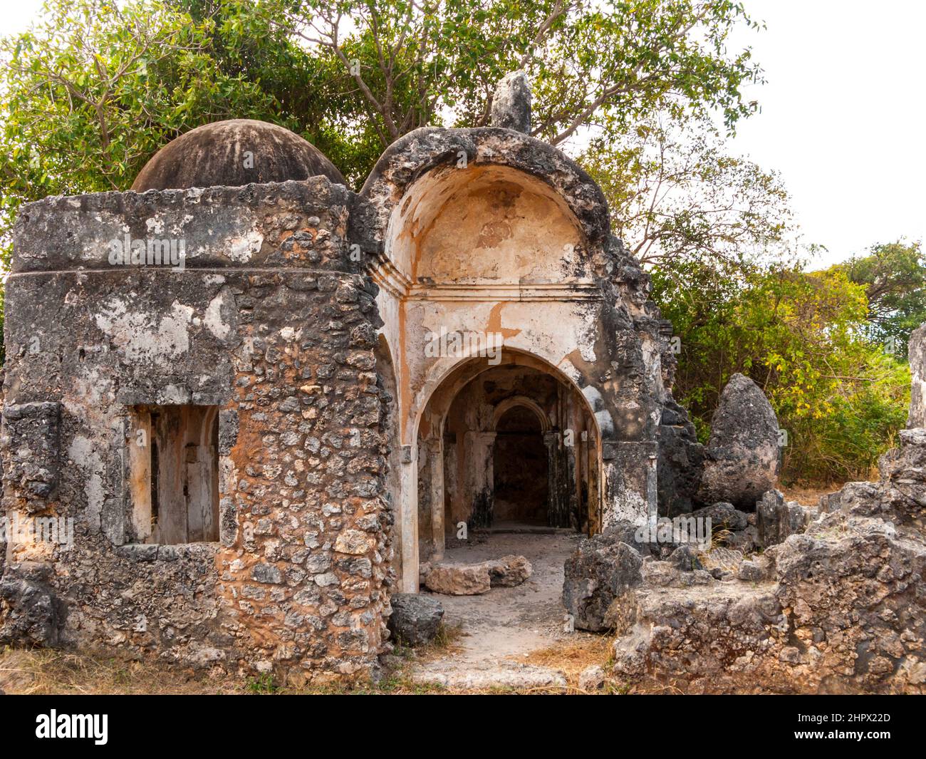 old ancient mosque ruins at Kilwa Kisivani Stock Photo - Alamy