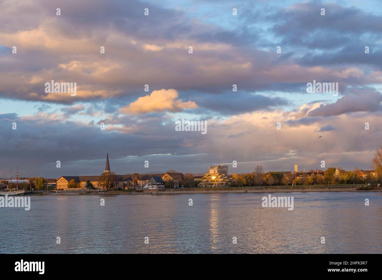 Rhine left bank hi-res stock photography and images - Alamy