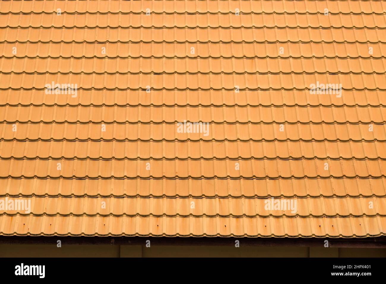 Tiles roof pattern architecture background Stock Photo - Alamy