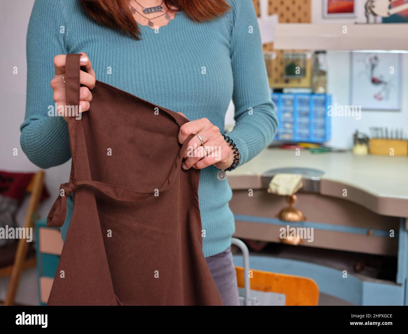 Handicraft woman hi-res stock photography and images - Alamy