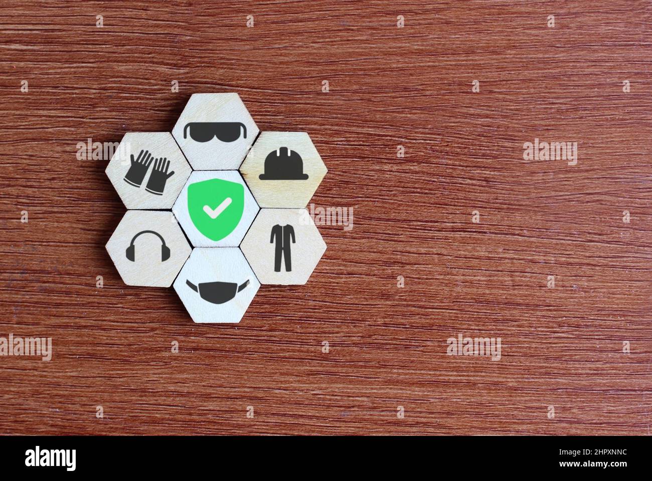 Shield symbol icon hi-res stock photography and images - Alamy