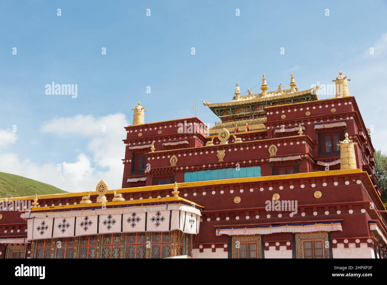 LITANG, CHINA - Ganden Thubchen Choekhorling Monastery (Lithang Gompa ...