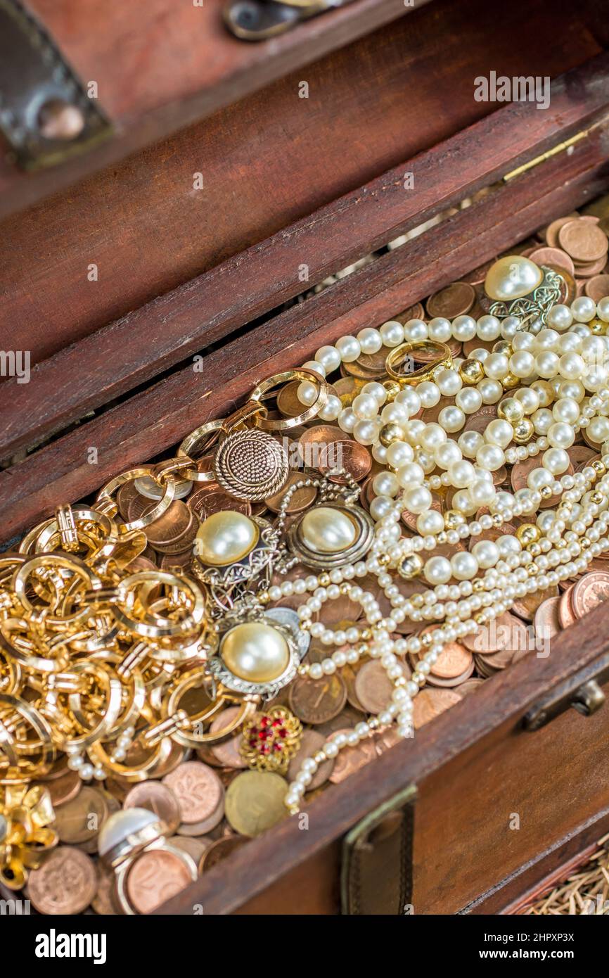 Precious treasure in an old treasure chest Stock Photo - Alamy