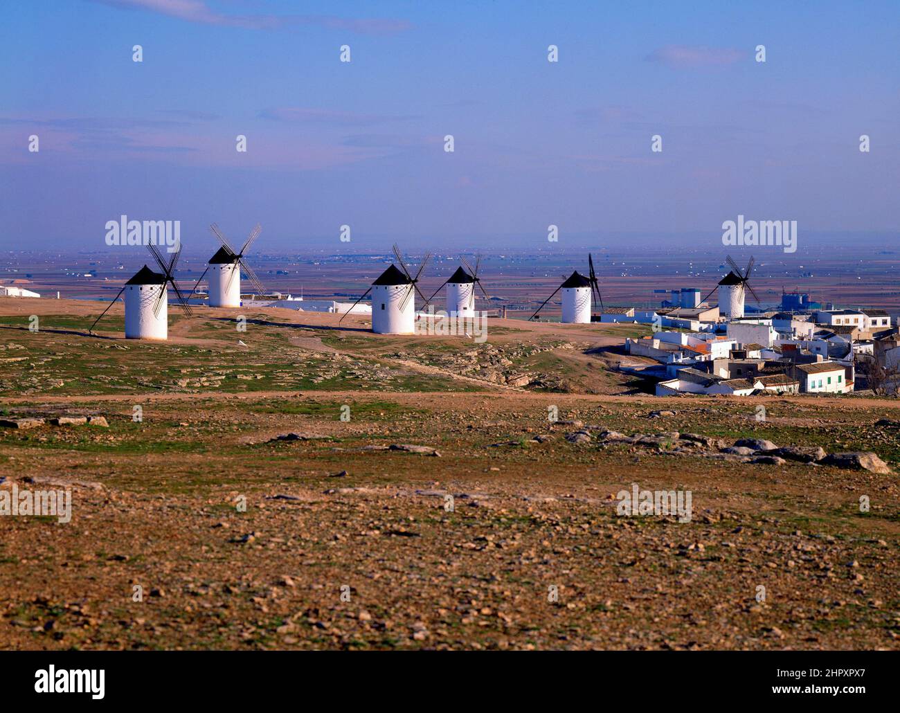 MOLINOS DE VIENTO CON LA LLANURA DE LA MANCA DETRAS. Location: EXTERIOR ...
