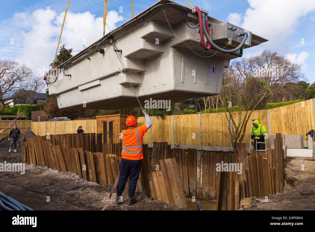 Swimming pool installation - lowering the pool into position Stock ...