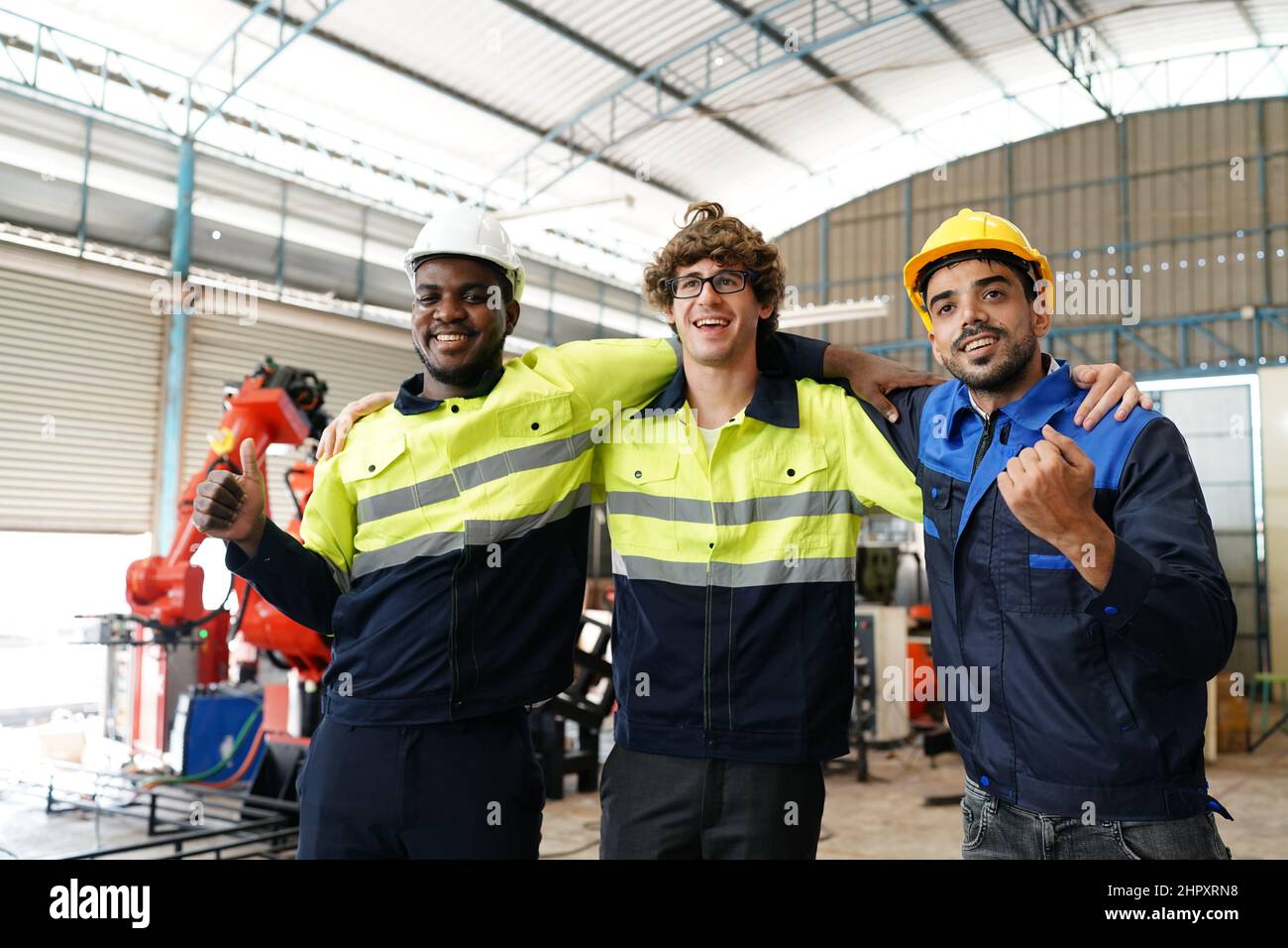 Teamwork in industry hi-res stock photography and images - Alamy