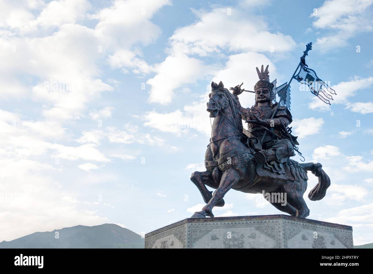 King gesar statue hi-res stock photography and images - Alamy