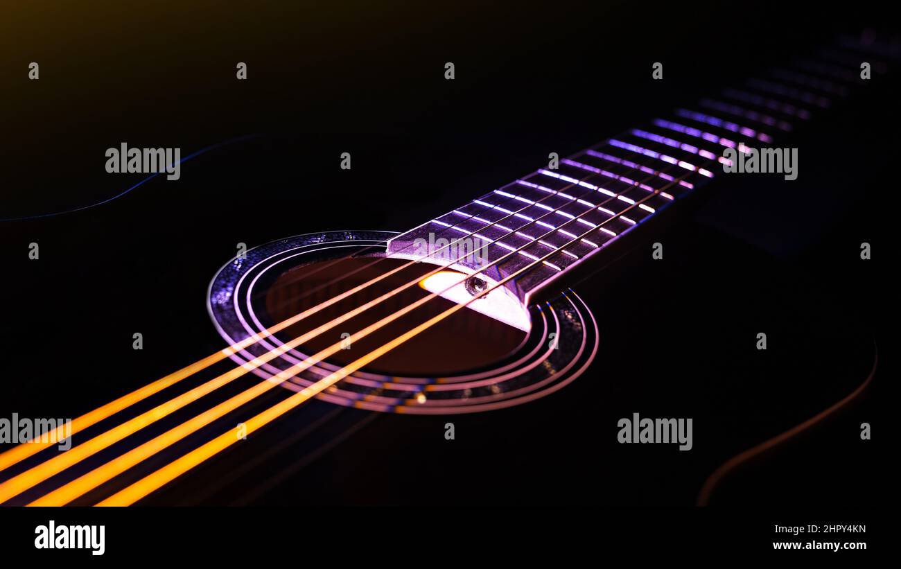 guitar low-key concept. black guitar on a dark background under beam of light Stock Photo - Alamy