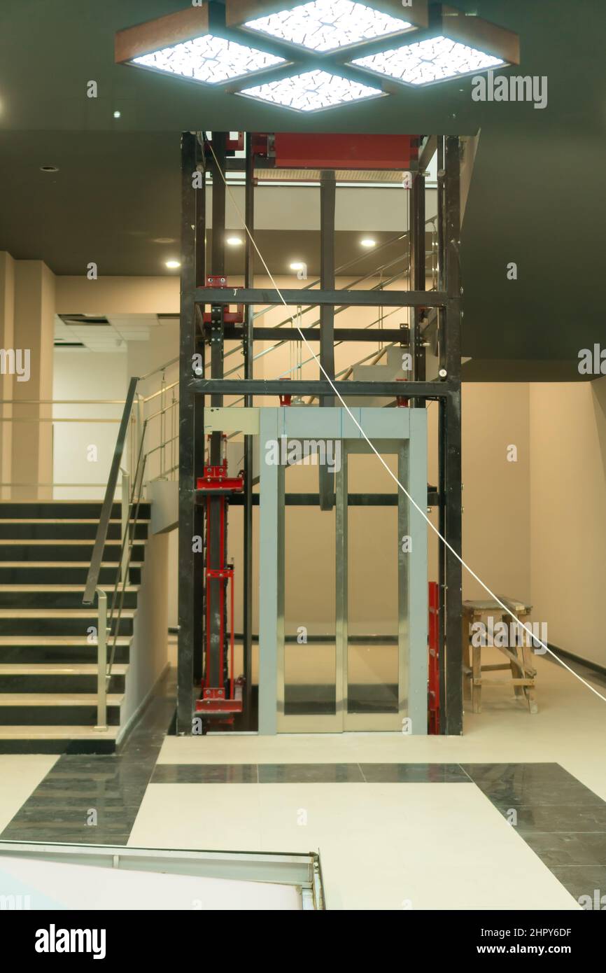 Installation and installation of a high-speed elevator in a modern ...