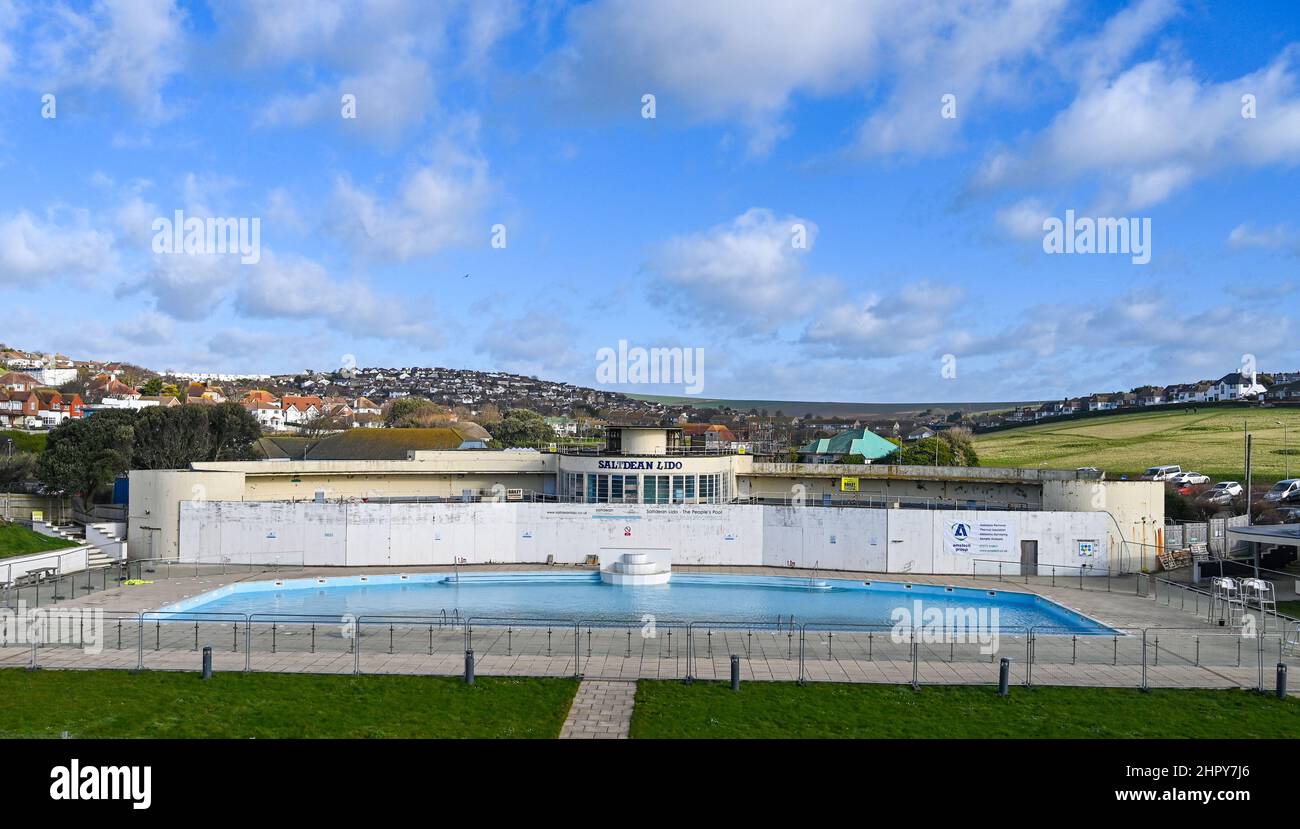Old swimming pools High Resolution Stock Photography and Images - Alamy