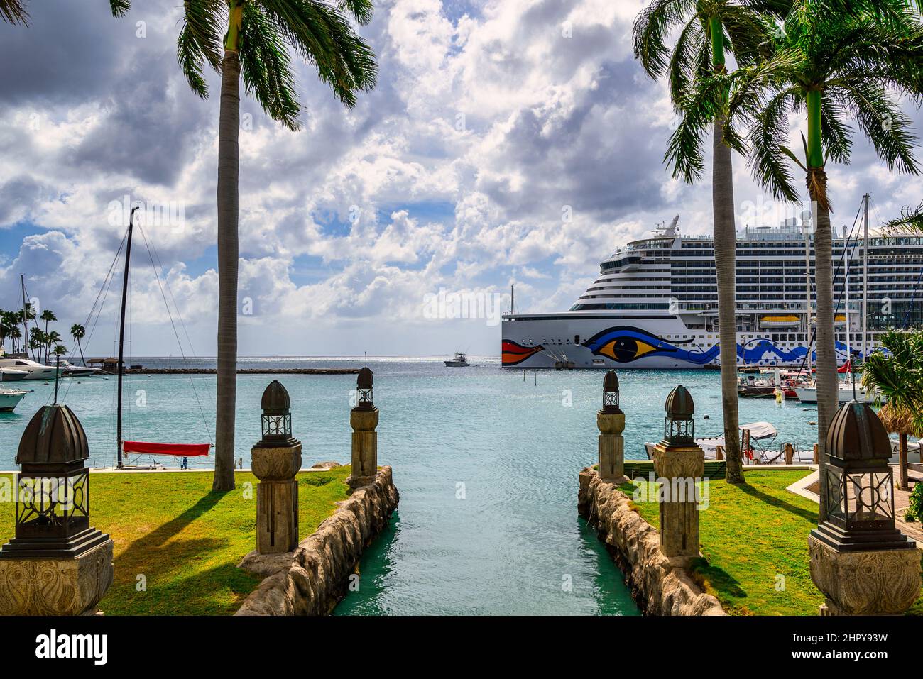 Cruise ship in Aruba port Stock Photo - Alamy
