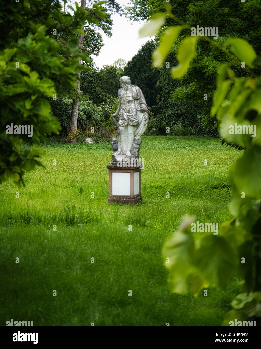 View of a statue in an outdoor garden Stock Photo - Alamy
