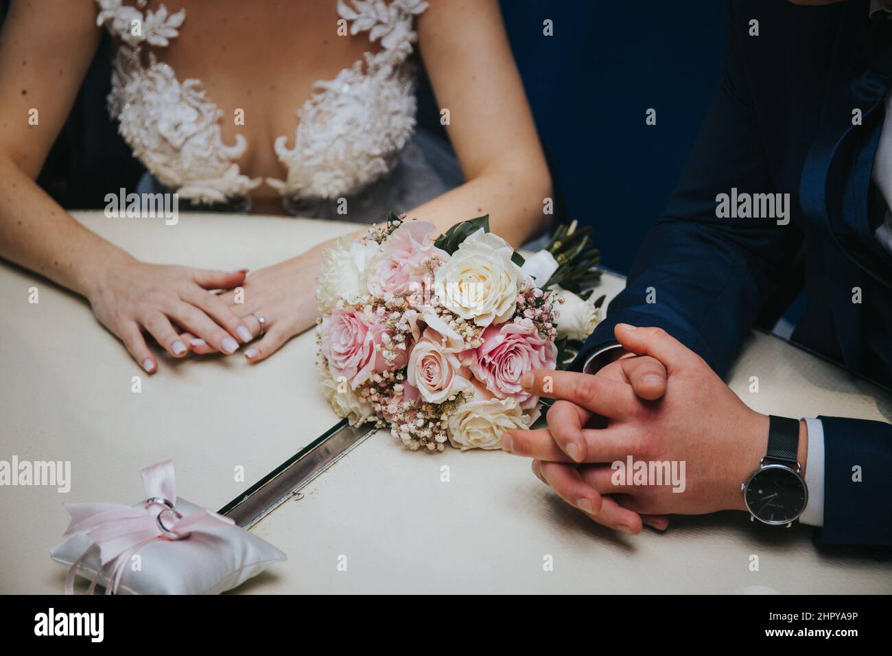 Bride and groom at the wedding ceremony Stock Photo - Alamy