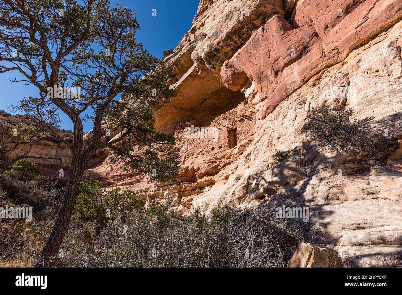 The Beef Basin Wash Ruin is an Ancestral Puebloan cliff dwelling in ...