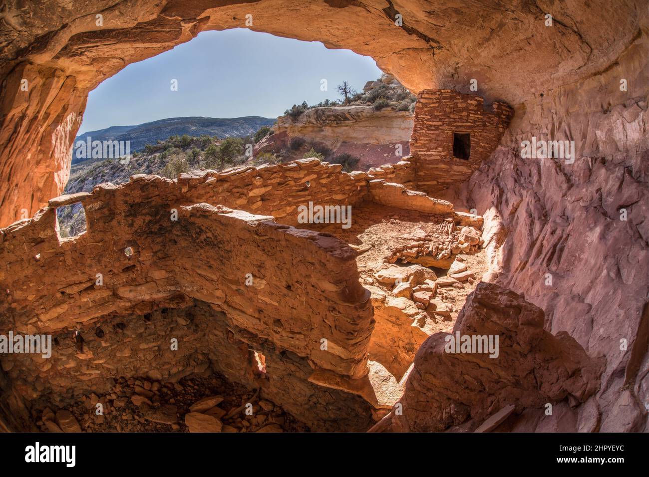 The Beef Basin Wash Ruin is an Ancestral Puebloan cliff dwelling in ...