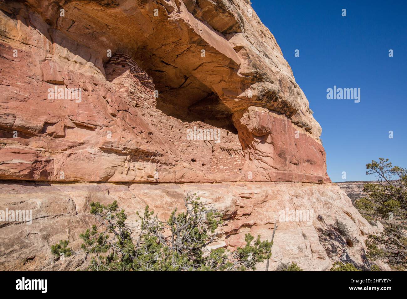 The Beef Basin Wash Ruin is an Ancestral Puebloan cliff dwelling in ...