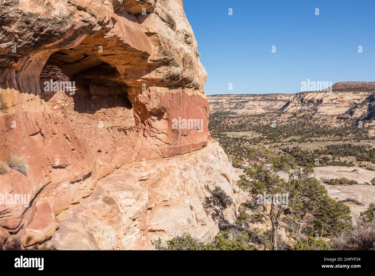 The Beef Basin Wash Ruin is an Ancestral Puebloan cliff dwelling in ...