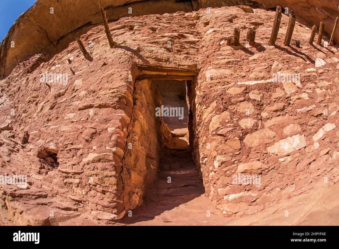 The Beef Basin Wash Ruin is an Ancestral Puebloan cliff dwelling in ...
