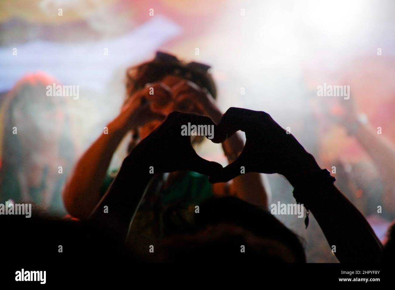 Concert hands silhouette hi-res stock photography and images - Alamy