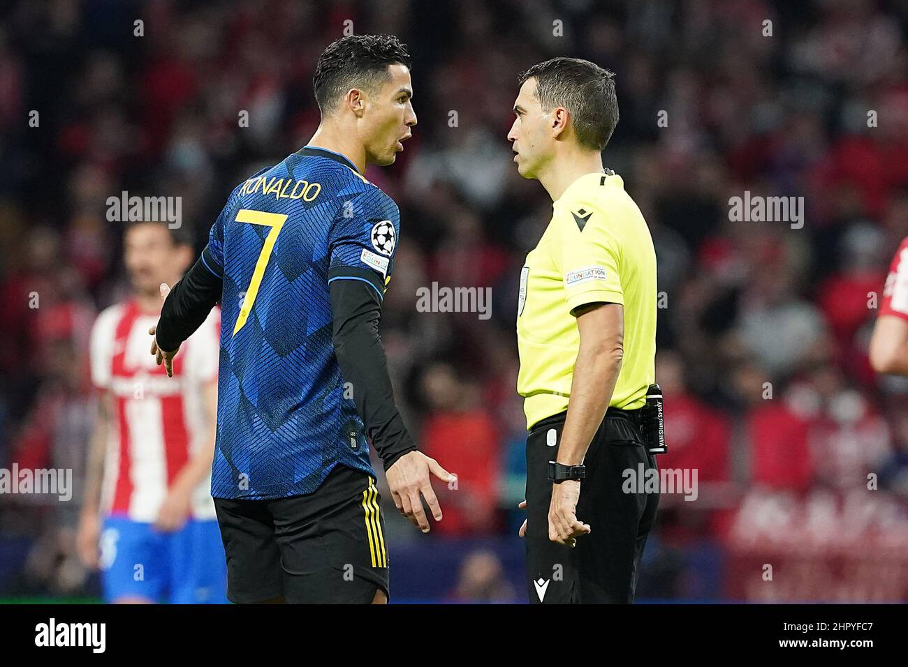 Manchester United's Cristiano Ronaldo has words with Romanian referee ...