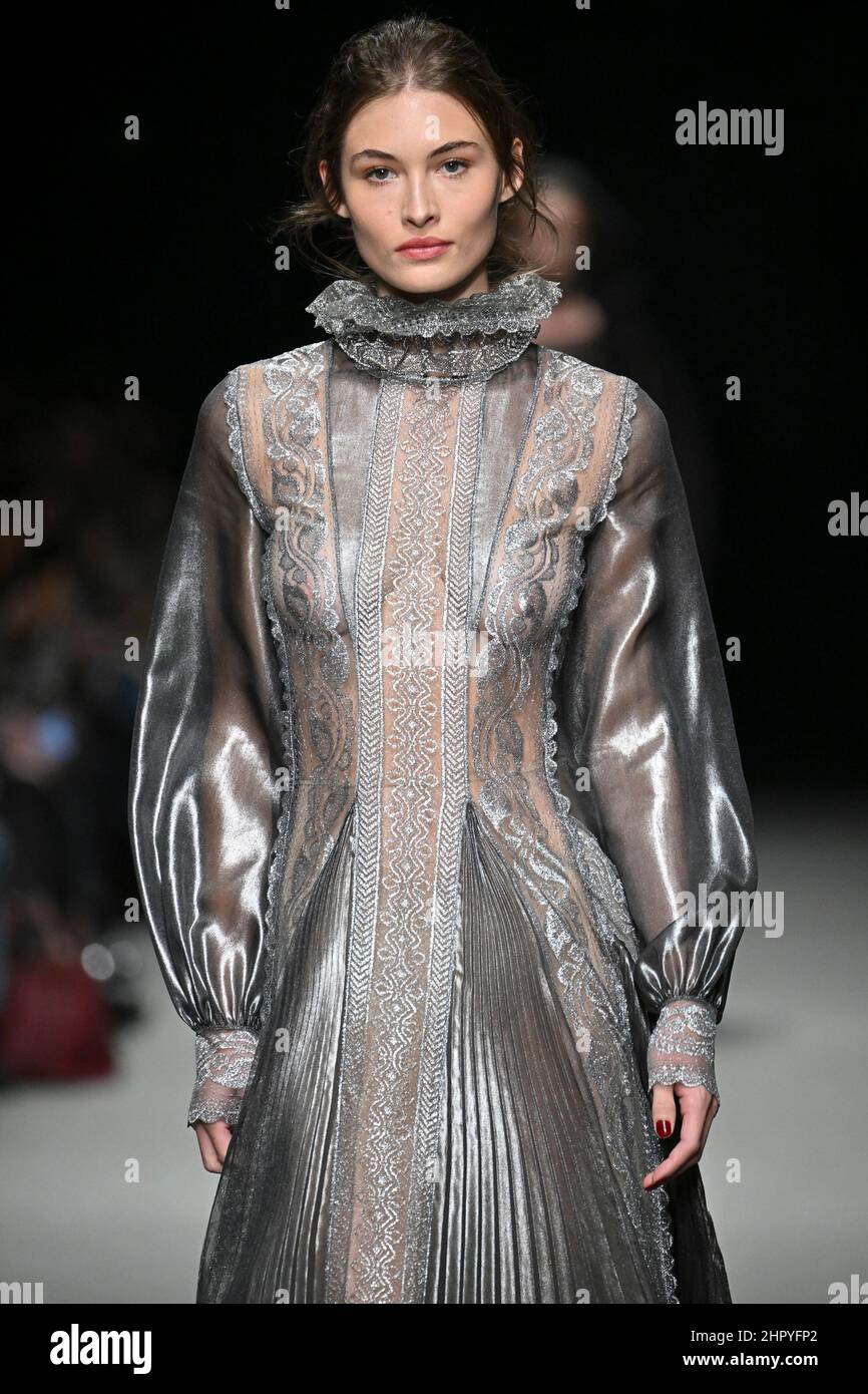 Elizabeth grace model hi-res stock photography and images - Alamy