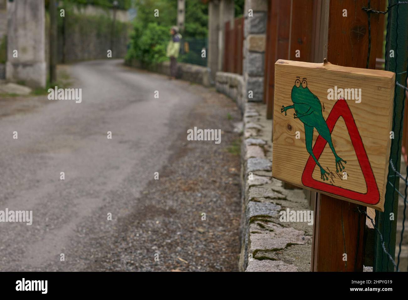 Toad crossing sign on a road in Saint-Martin-Vesubie, Alpes-Maritimes ...