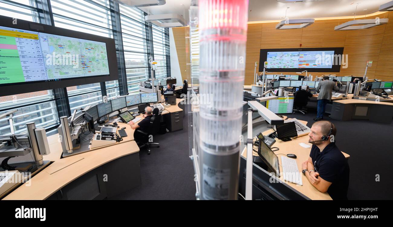 Dispatchers ambulance hi-res stock photography and images - Alamy