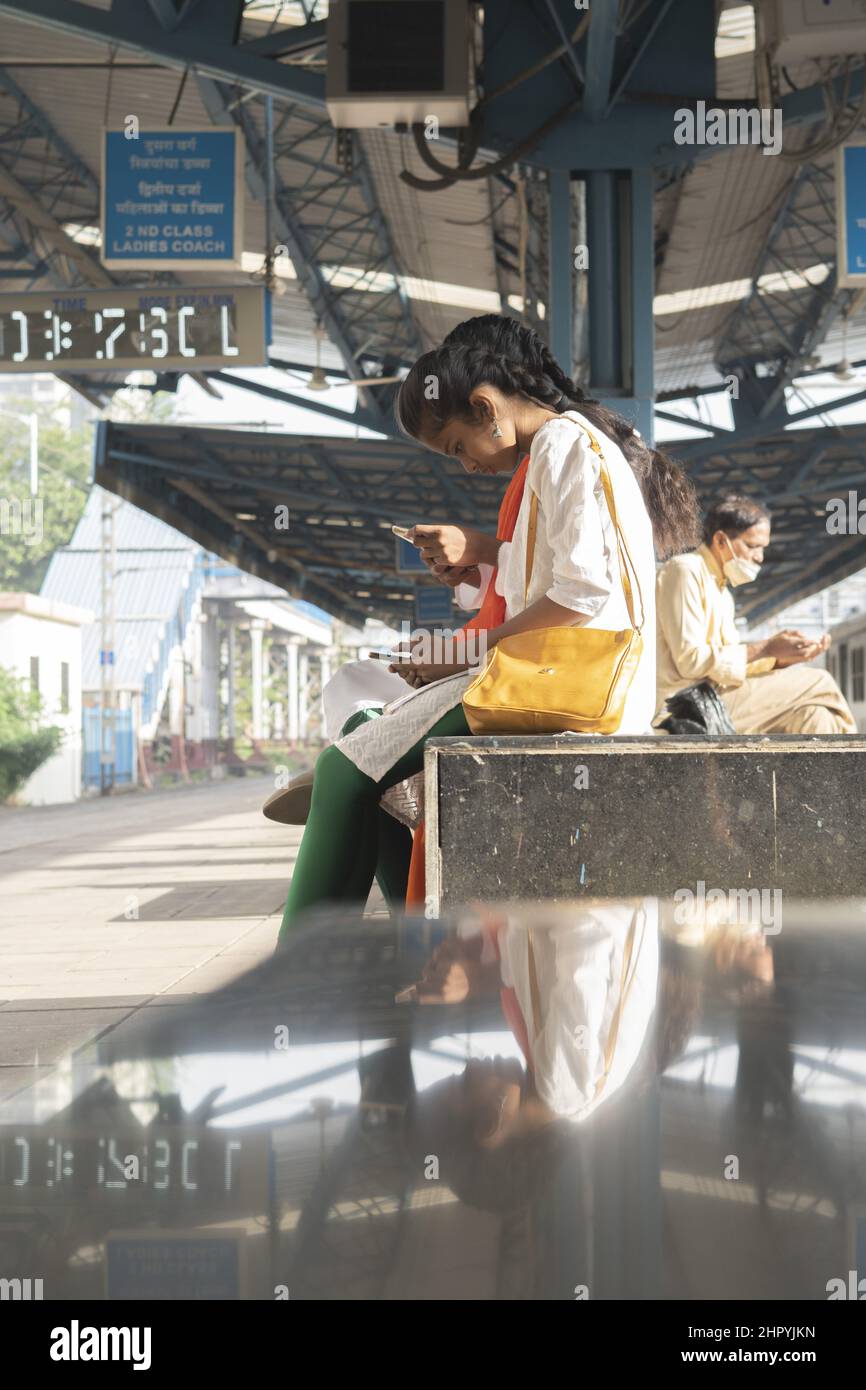 Matunga station hi-res stock photography and images - Alamy